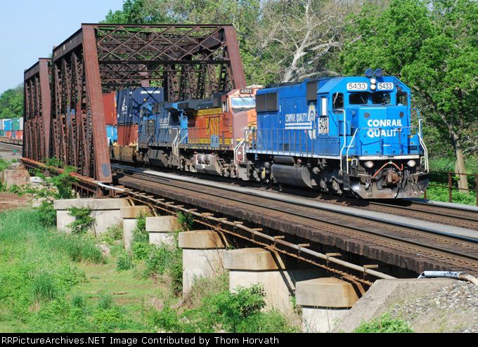 Ex-CR 7661, now PRR 5433, was the leader on NS's 20K